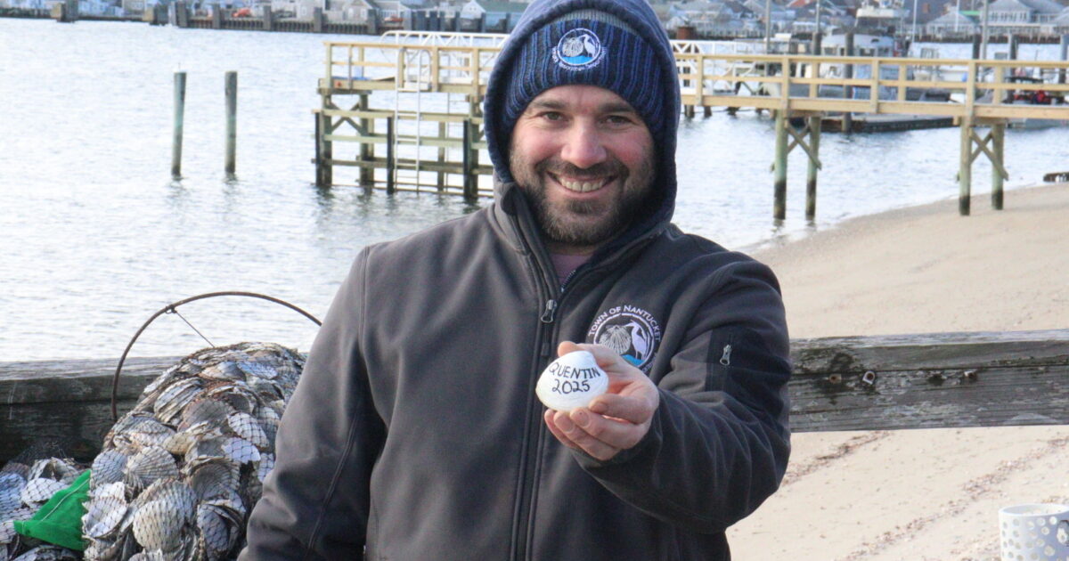 Nantucket Current | Nantucket's "Quentin The Quahog" Predicts An…