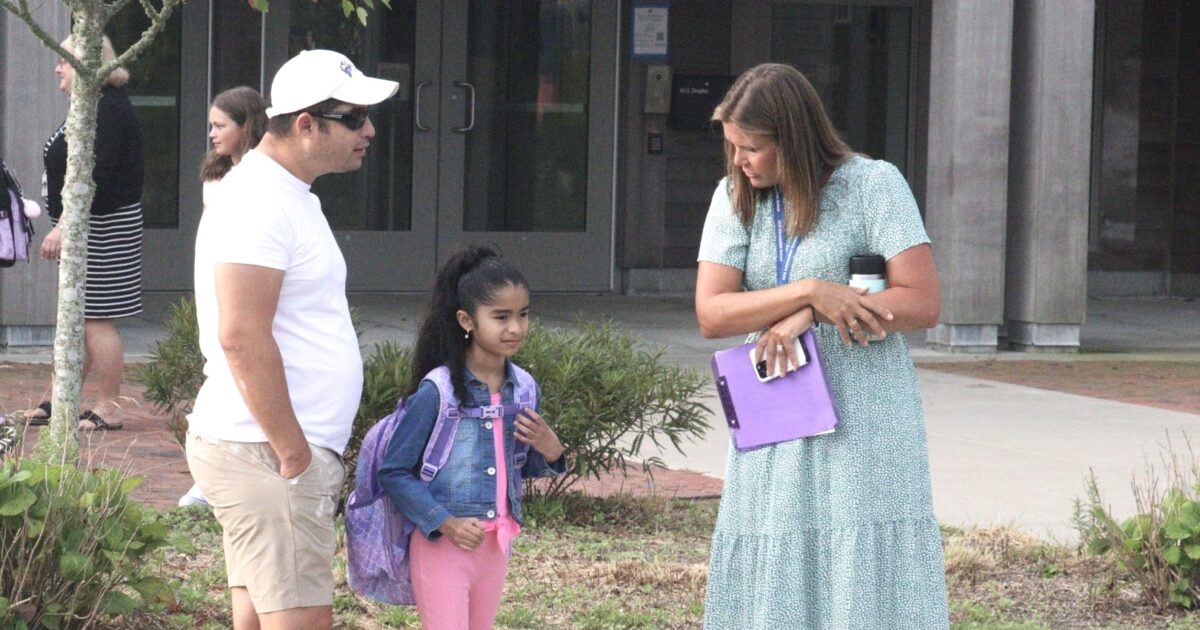 Nantucket Current | Photo Gallery: First Day Of School At NIS & NES