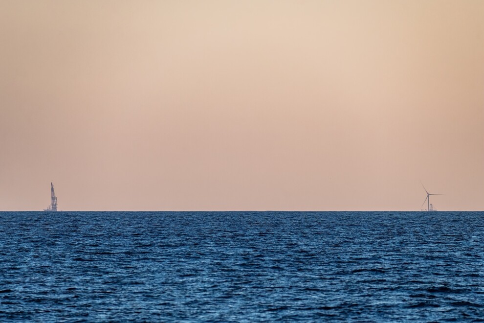 Nantucket Current | The First Vineyard Wind Turbine Rises Off…