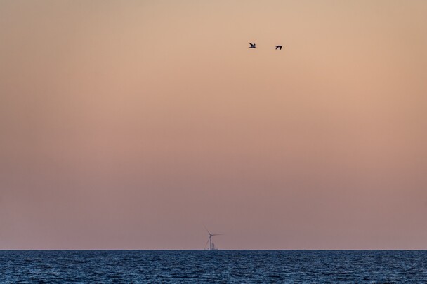 Nantucket Current | The First Vineyard Wind Turbine Rises Off…