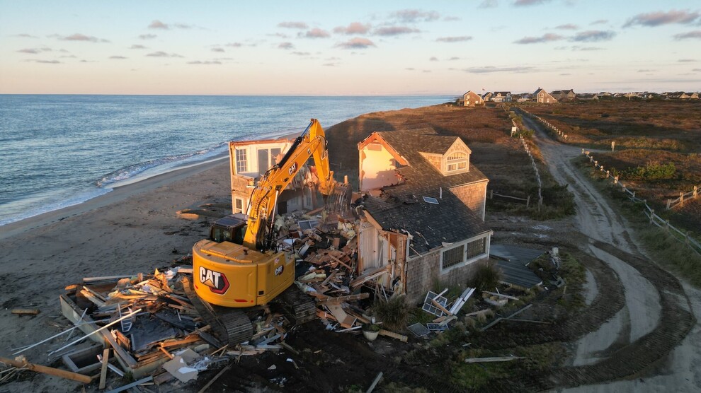 Nantucket Current | Severe Erosion Prompts Demolition Of Condemned…