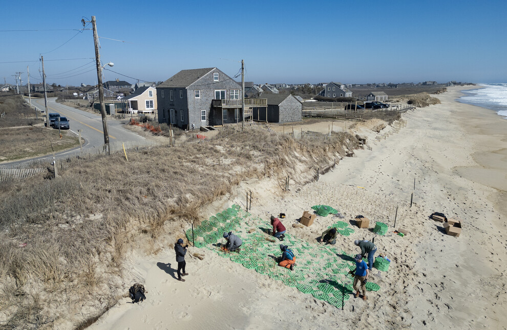 Nantucket Current | Town Testing New "Cliff Stabilizers" To Combat…