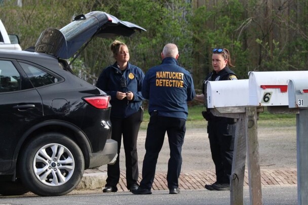 Nantucket Current | Police Descend On Mid-Island Neighborhood To…