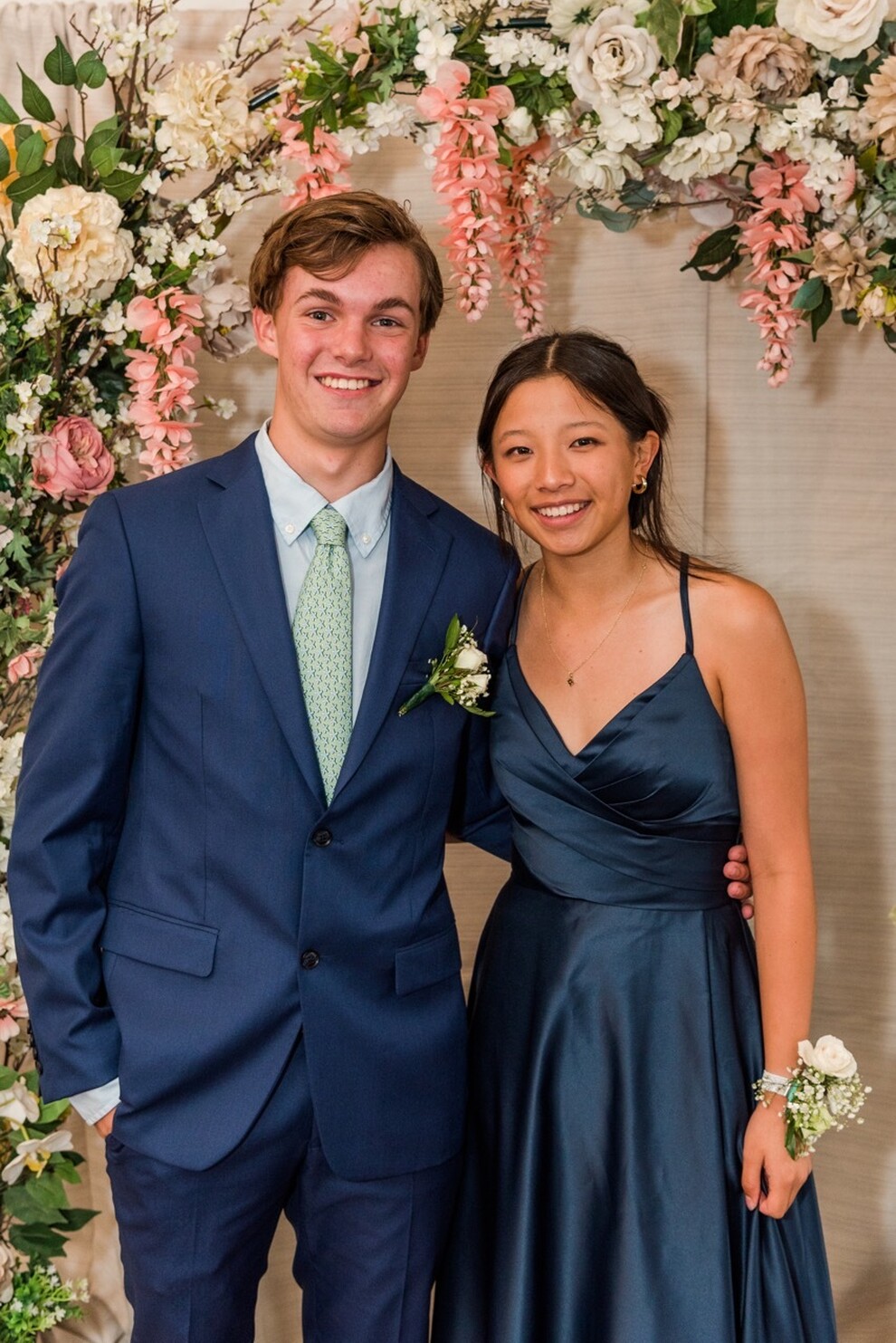 Nantucket Current | Photo Gallery: NHS Junior Prom